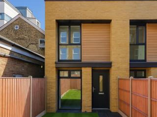 2 Bedroom House Southend On Sea Essex 100456517