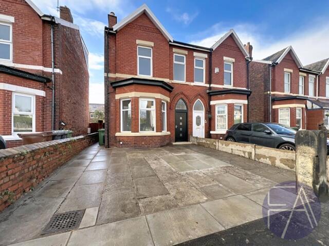 2 Bedroom House Southport Sefton LS100733892
