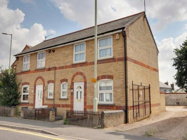 2 Bedroom House Sawbridgeworth Hertfordshire 101231600
