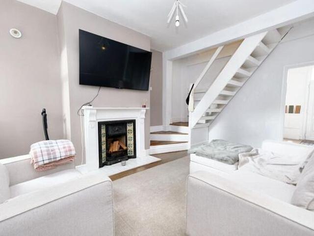 2 Bedroom House Salford Salford 98477647