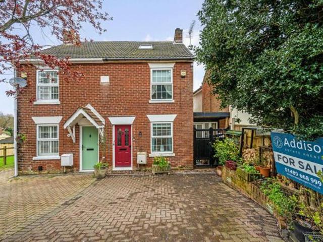 2 Bedroom House Sarisbury Green Sarisbury Green LS100579153