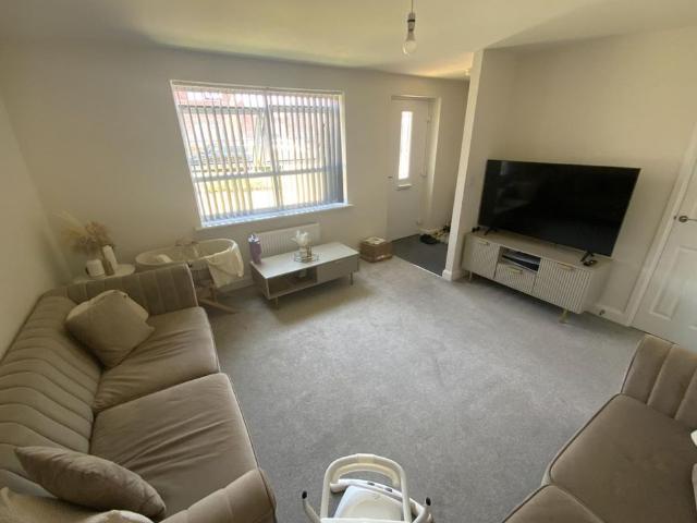 2 bedroom house semi detached to rent