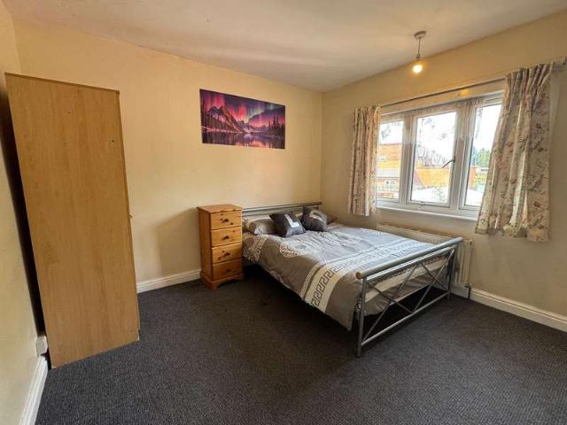 2 Bedroom House Share