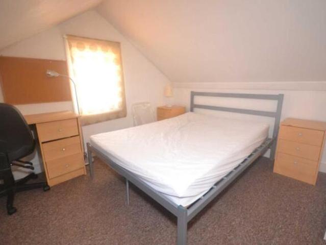2 bedroom house share for rent in Cardigan Road, University Area, RG1
