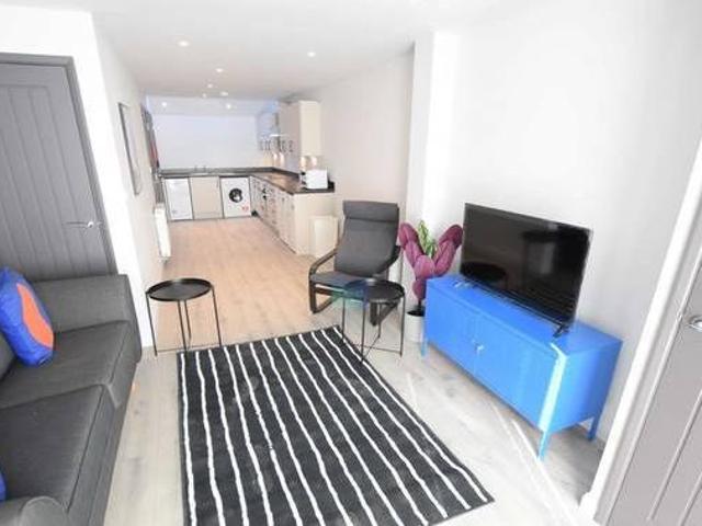 2 bedroom house share for rent in Chelmsford Street Student House 21 22 LN5