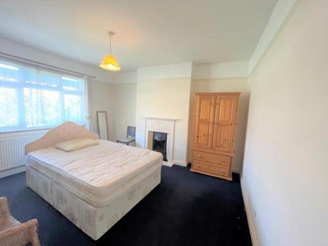 2 bedroom house share for rent in Athlone RD, Brixton, London, SW2
