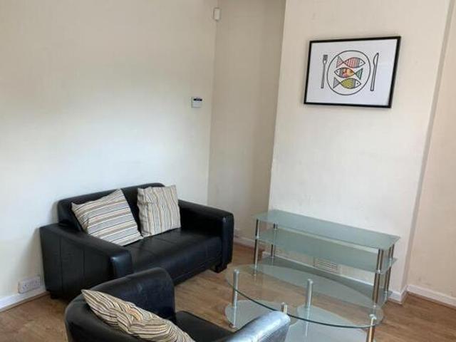 2 Bedroom House Share For Rent In Beeston