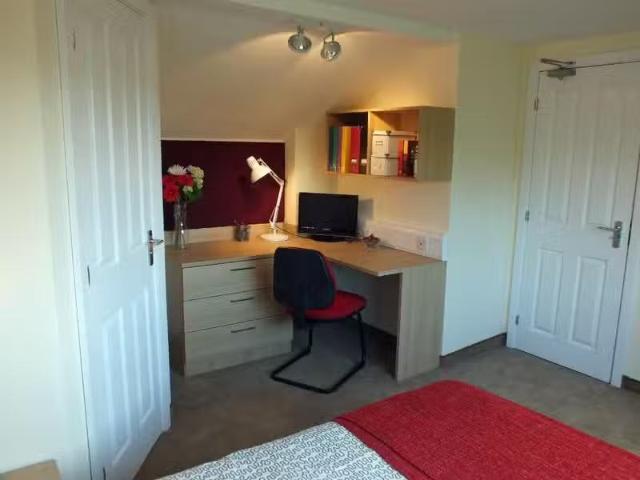 2 bedroom house share for rent in Deluxe Student Ensuite Room.
