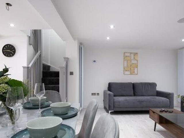 2 Bedroom House Share For Rent In Swansea, Wales