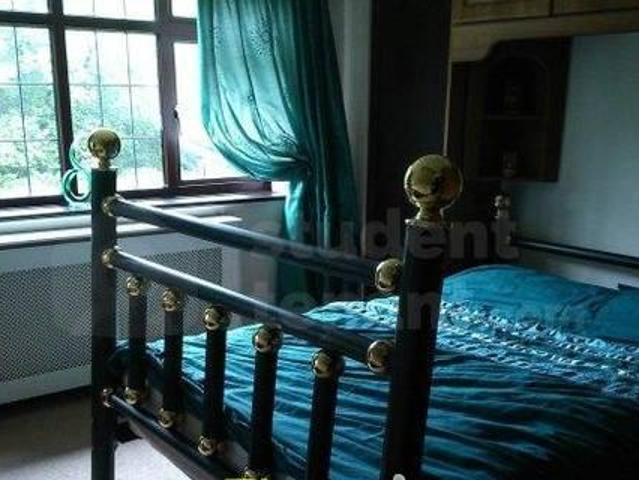 2 bedroom house share for rent in Woodland Way CT2