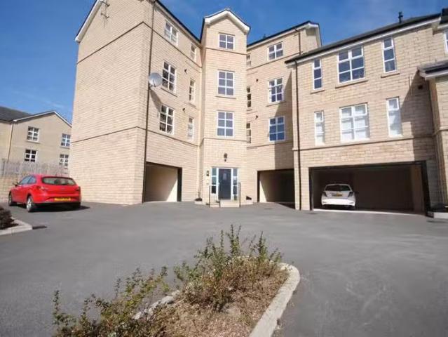 2 bedroom house share for rent in Woodsley Fold, Thornton, BD13