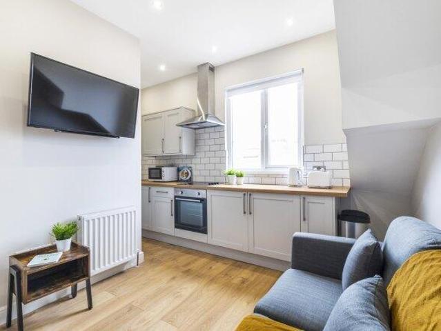 2 bedroom house share for rent in Winstanley Terrace, LS6