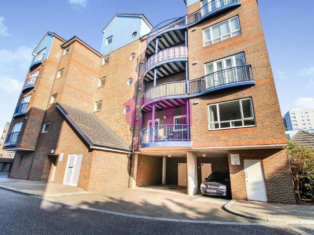 2 bedroom house share for sale