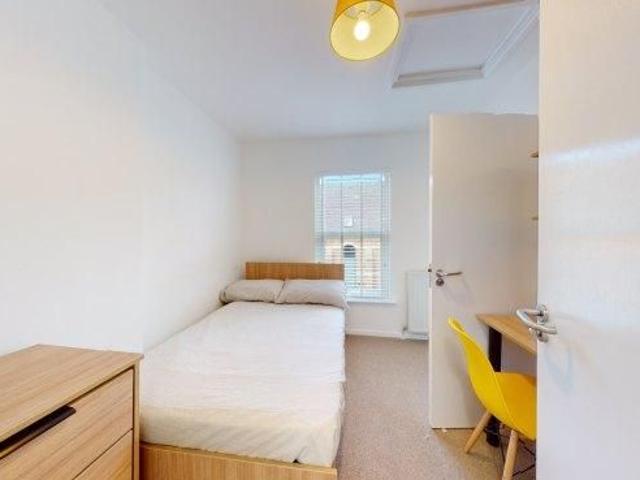 2 bedroom house share to rent