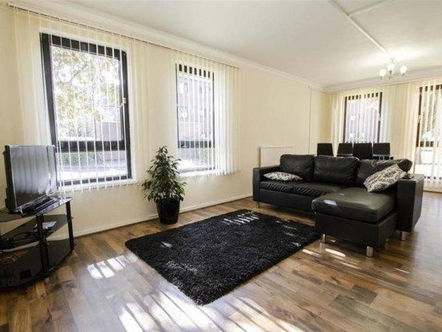 2 bedroom house share to rent