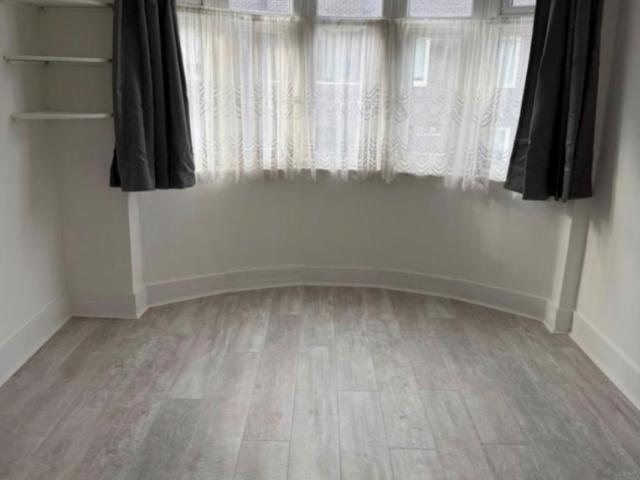 2 bedroom house share to rent