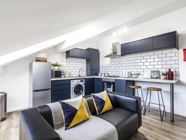 2 bedroom house share to rent