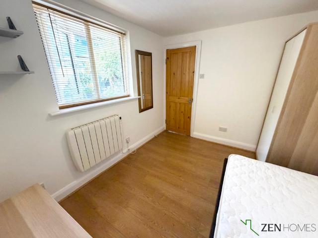 2 bedroom house share to rent