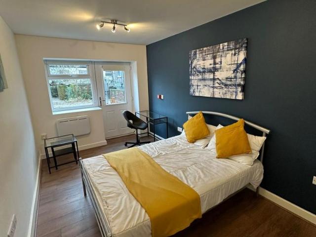 2 bedroom house share to rent