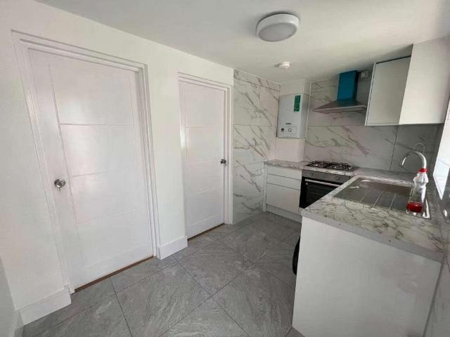 2 bedroom house share to rent
