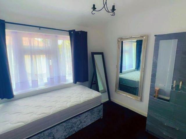2 bedroom house share to rent