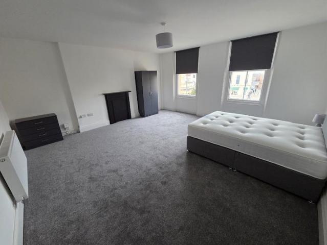 2 bedroom house share to rent