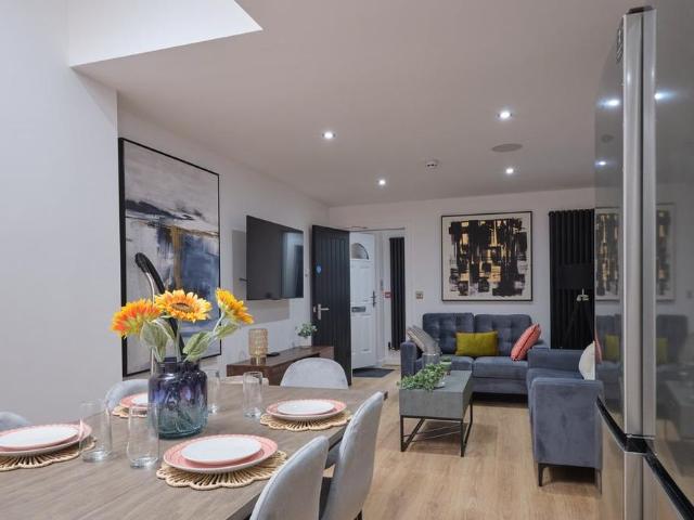 2 bedroom house share to rent