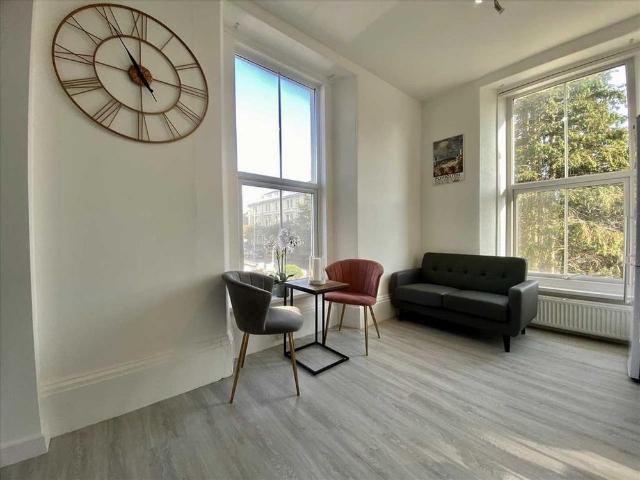 2 bedroom house share to rent