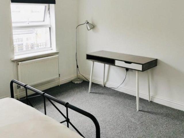 2 bedroom house share to rent