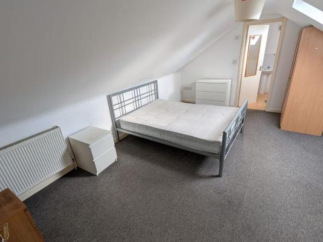 2 bedroom house share to rent