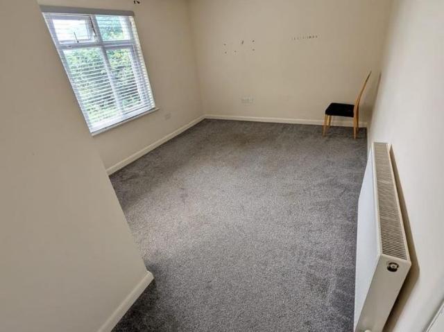 2 bedroom house share to rent