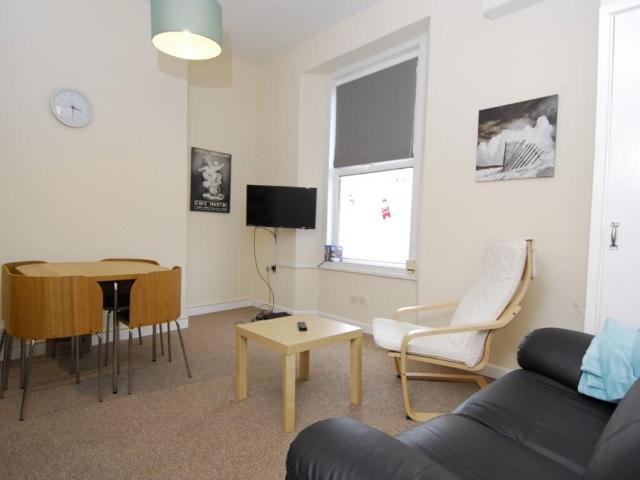 2 bedroom house share to rent