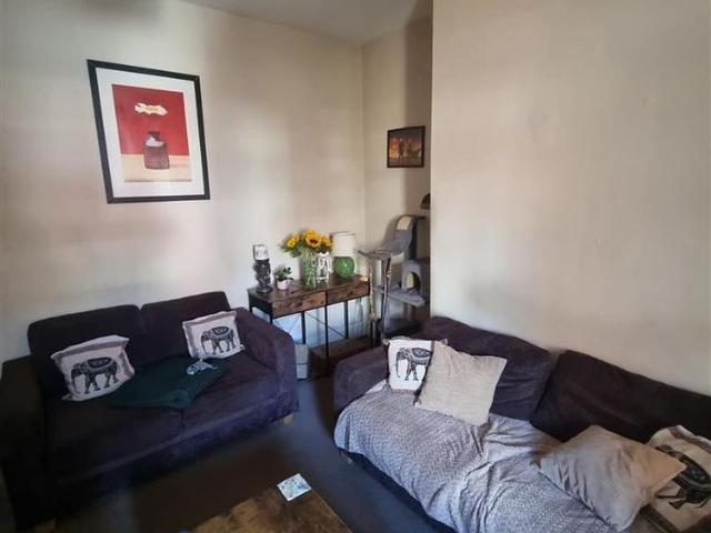 2 bedroom house share to rent