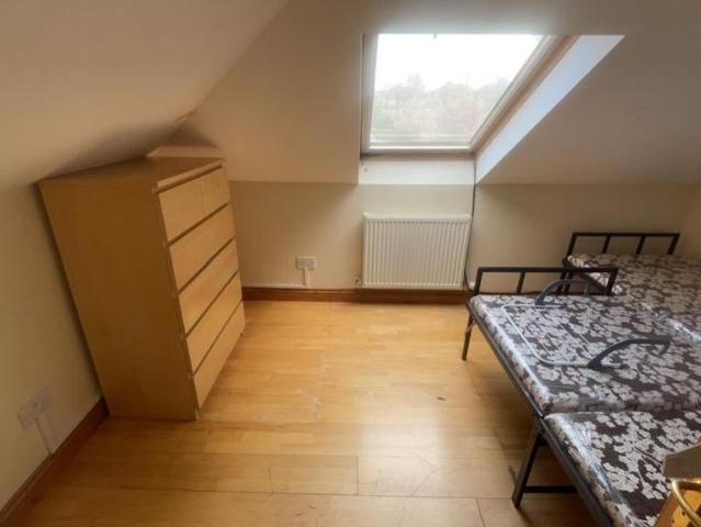 2 bedroom house share to rent