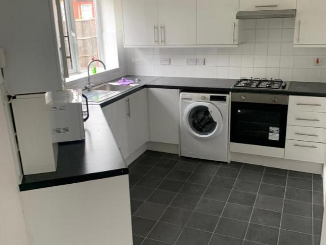 1 bedroom house share to rent