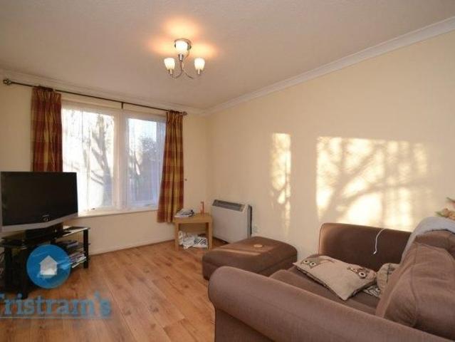 2 bedroom house share to rent
