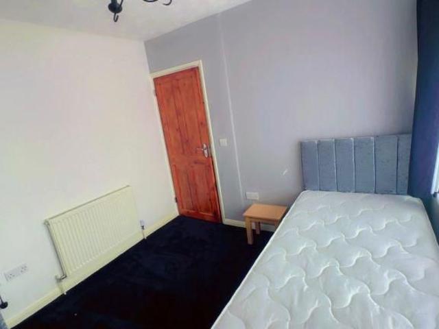2 bedroom house share to rent
