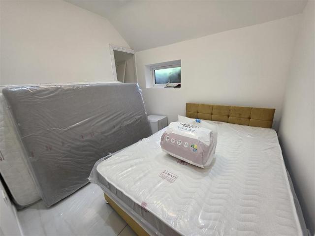 2 bedroom house share to rent