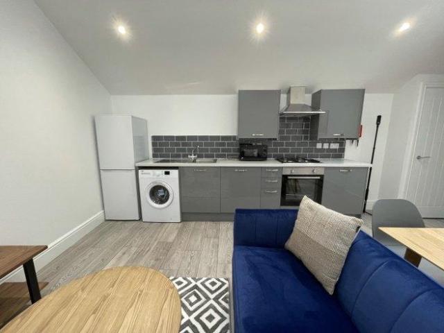2 bedroom house share to rent