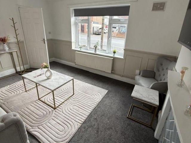 2 bedroom house share to rent