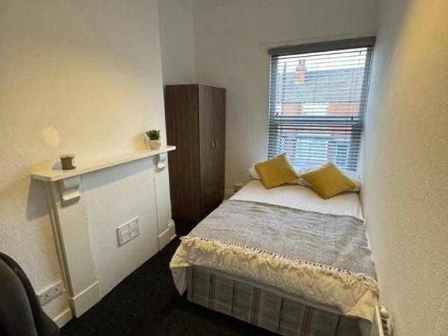 2 bedroom house share to rent