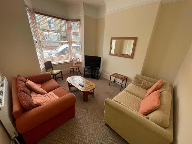 2 bedroom house share to rent