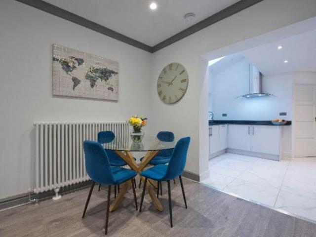 2 bedroom house share to rent