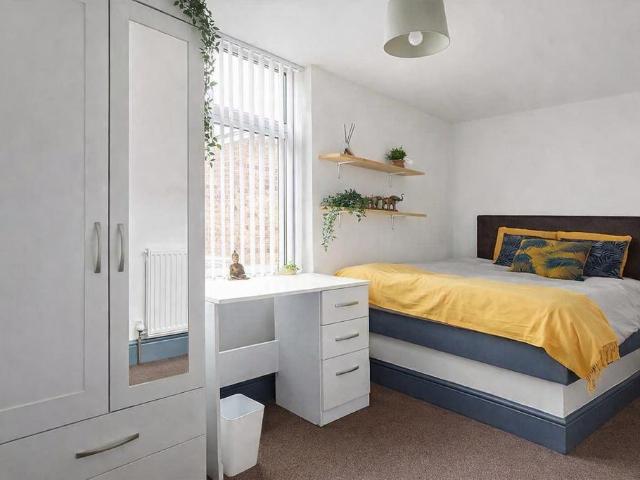 2 bedroom house share to rent