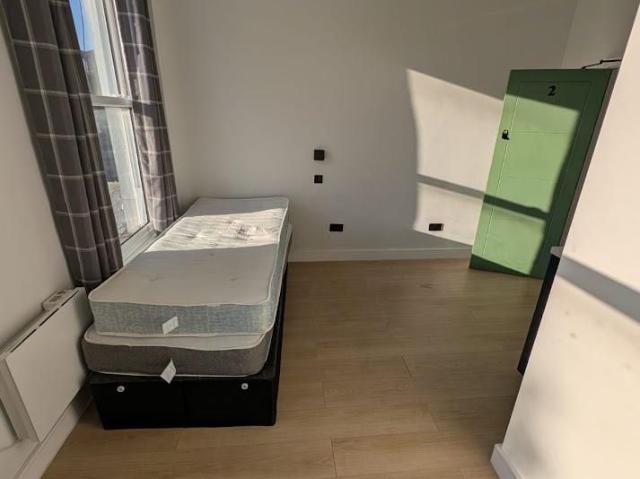 2 bedroom house share to rent