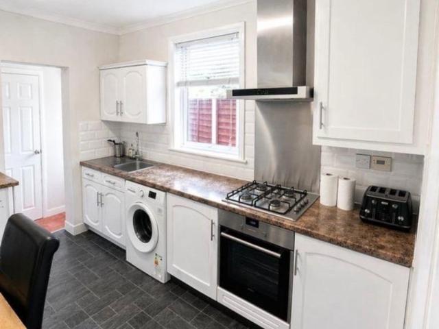 2 bedroom house share to rent