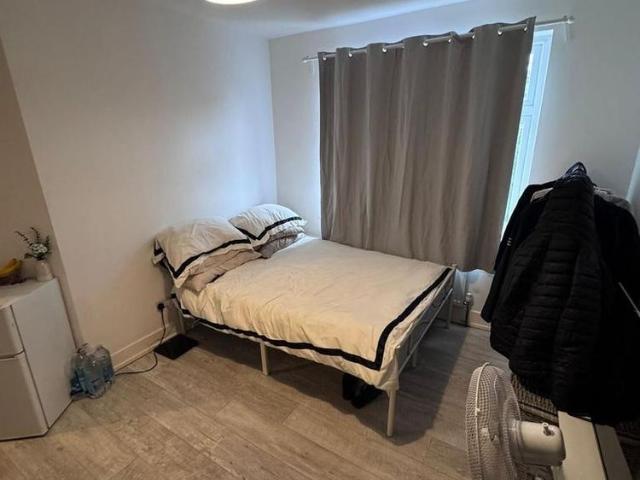 2 bedroom house share to rent