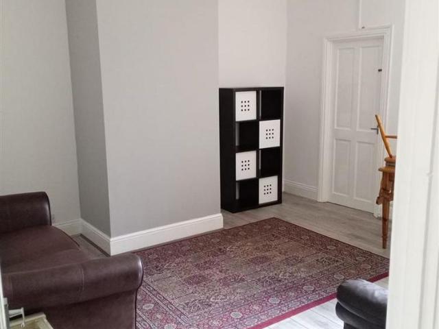 2 bedroom house share to rent
