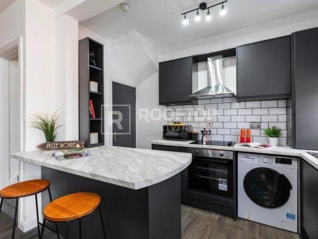 2 bedroom house share to rent