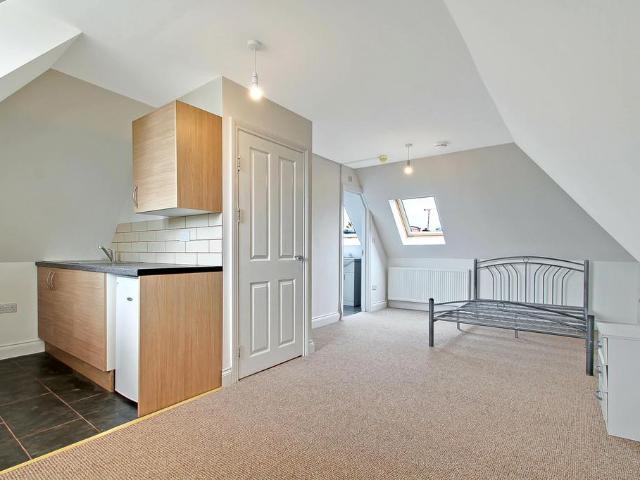 2 bedroom house share to rent